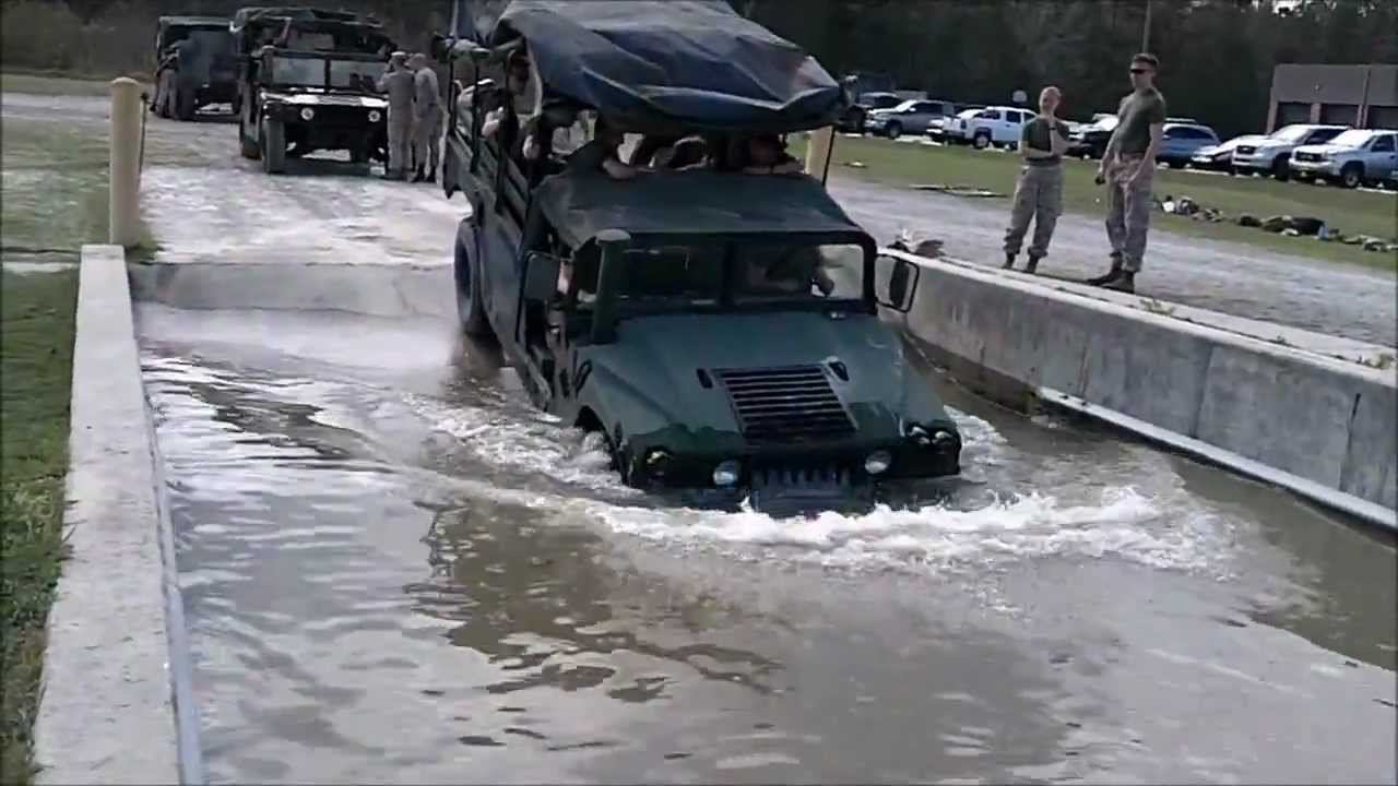 USMC Humvee Fording - YouTube
