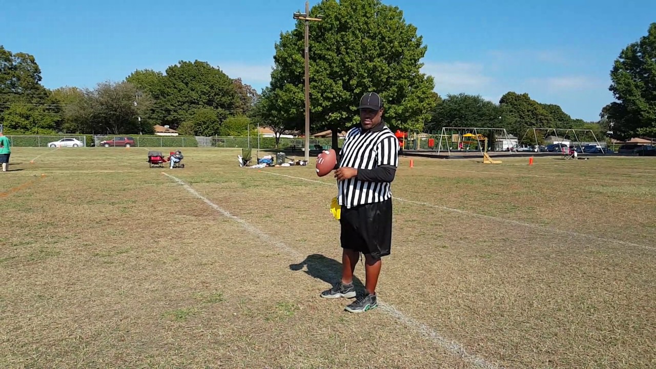 A perfect underhand forward pass - YouTube