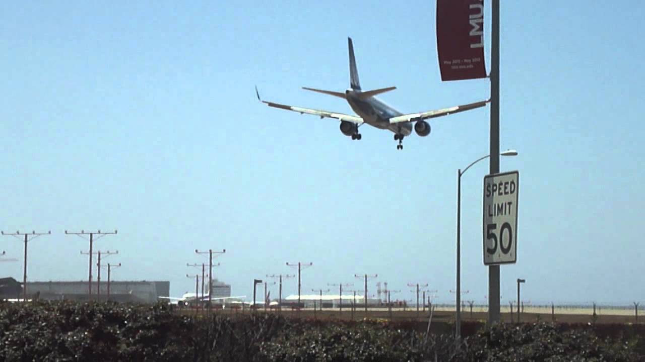 United Airlines Boeing 757-222W [N546UA] Landing LAX 24R - YouTube