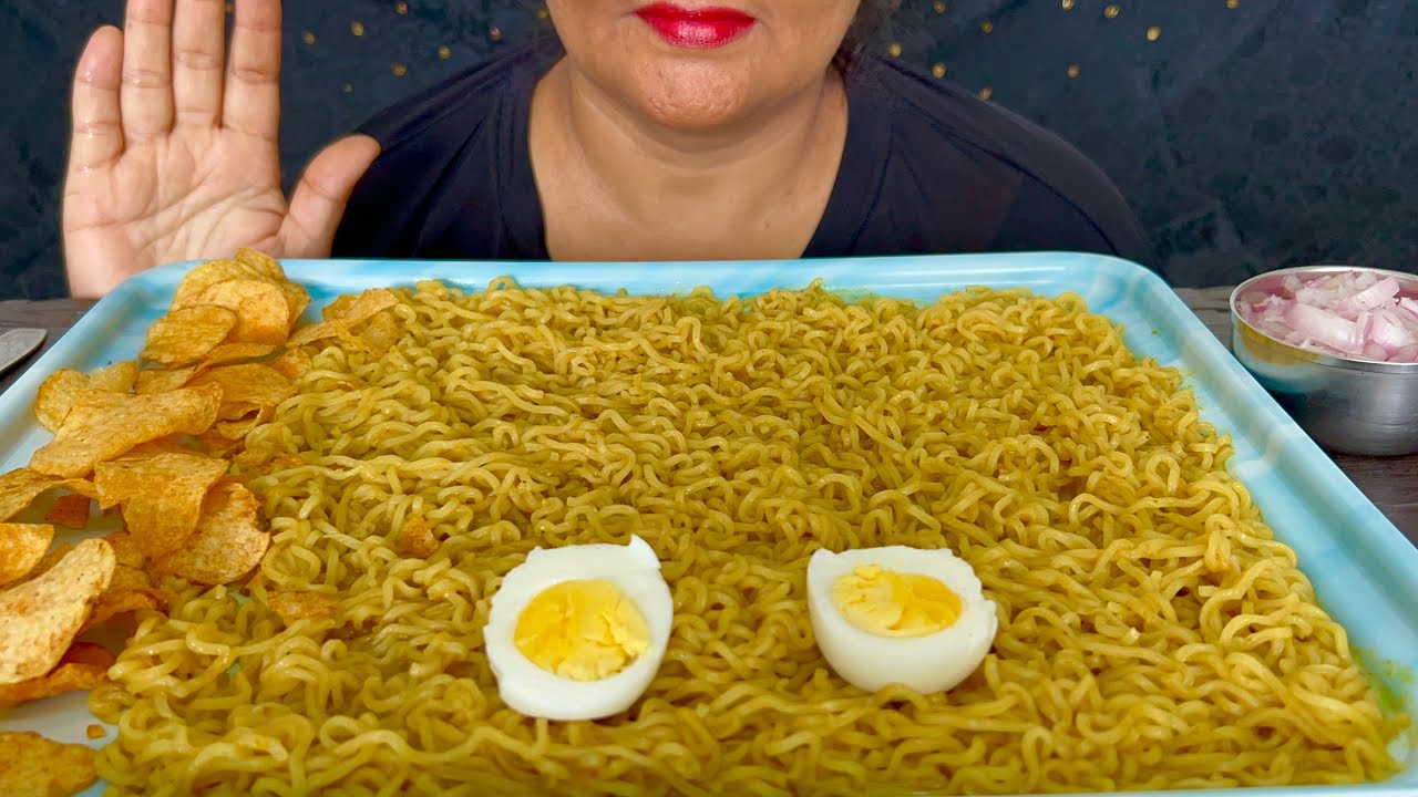 Eating 3 packet Maggie noodles🍜 with boiled egg m🥚 #bingo Chips🍟 # ...