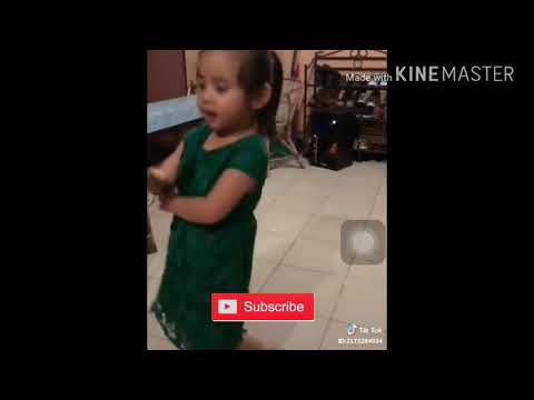 LUCU...TIK TOK !!!ADEK KECIL VS  TANTE TANTE GOYANG LAGI SY4NTIK.
