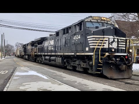 NS 4534 AC44C6M leads a SB Manifest in Warsaw Indiana - YouTube