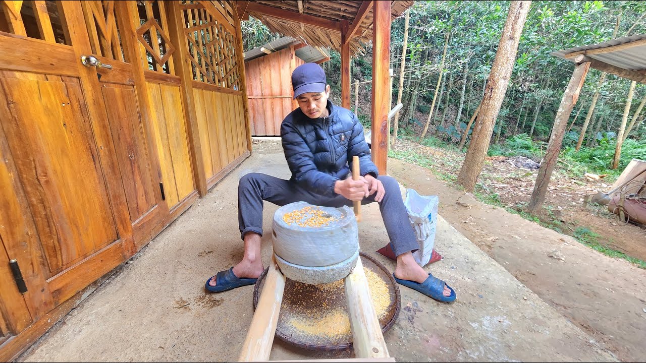 Construction of an ancient corn mill pedestal frame | Nông Văn Bình ...