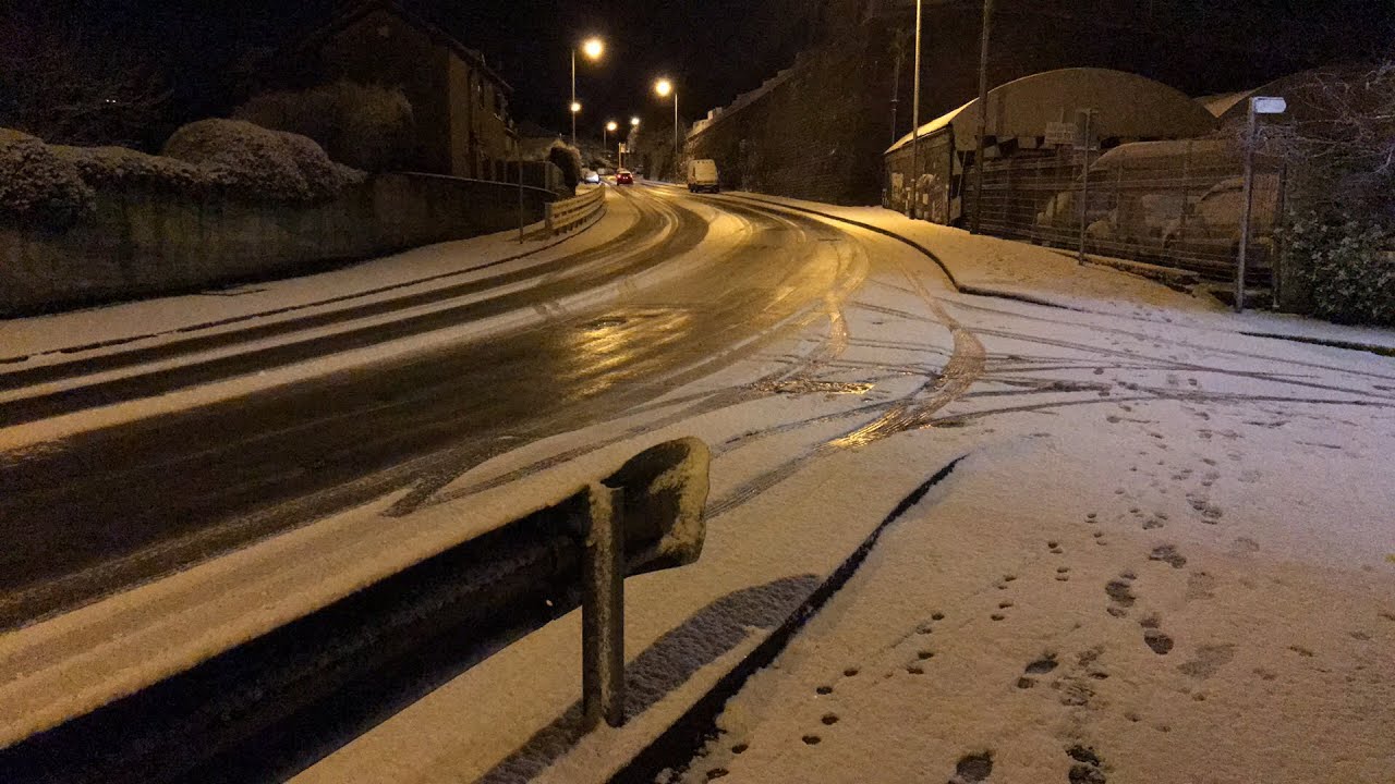 SNOW IS FALLING ALL AROUND US!! AGAIN⛄️ - YouTube