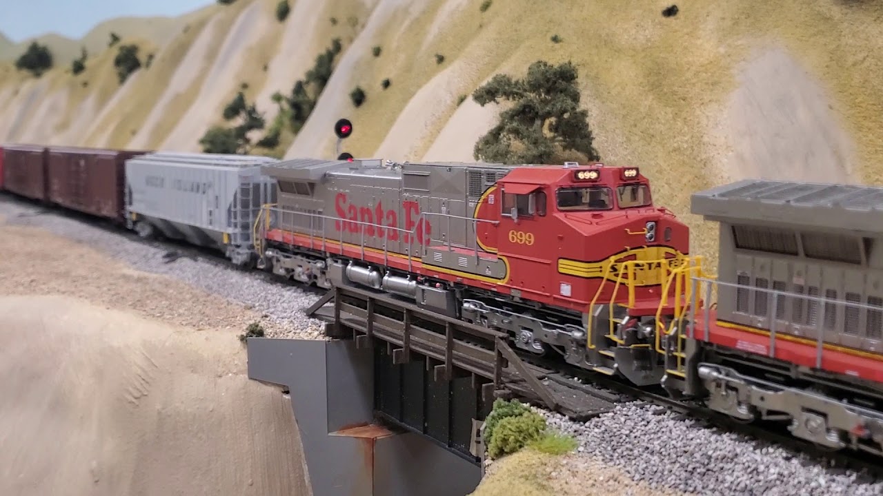 Scaletrains ATSF Dash 9s at California Southern Model Railroad Club ...