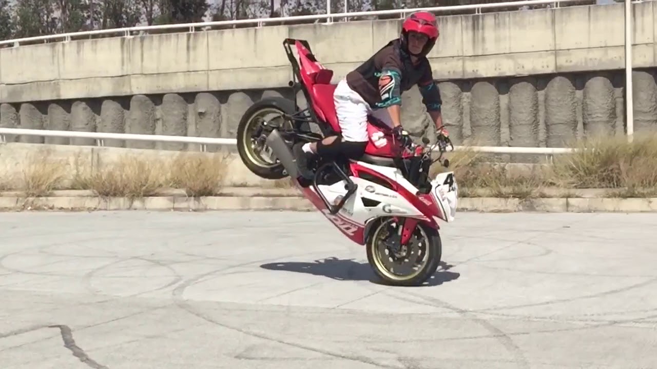 YAMAHA R6 Stunt - YouTube