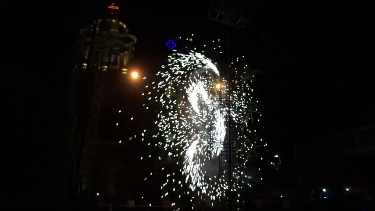 2016-12 Traditional Mexican Fireworks - YouTube