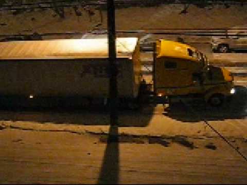 Stuck in snow - Tractor trailer on Tuckahoe Road - YouTube