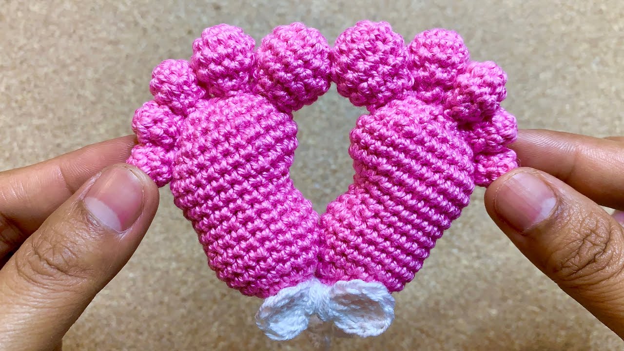 Tutorial crochet baby feet keychain | baby shower #crochet #tutorial # ...