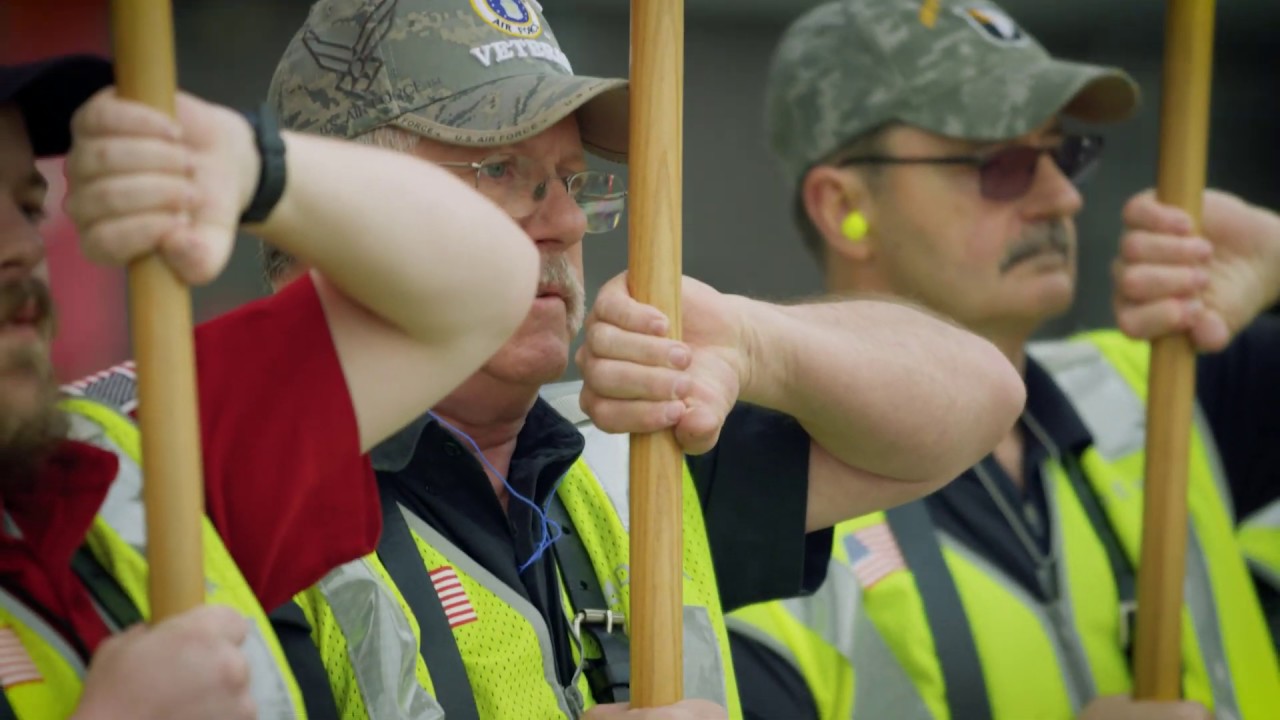 Delta Airlines Honor Guard ML Kishigo Memorial Safety Vest Video - YouTube