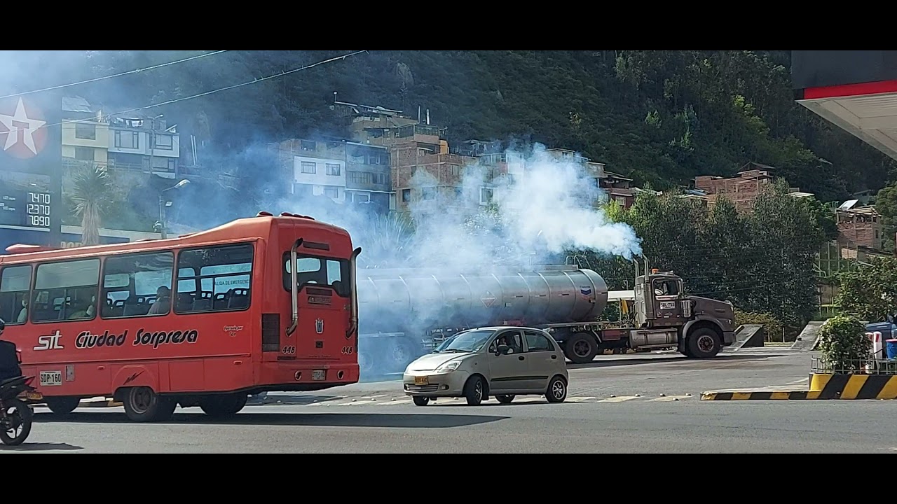 Camiones Diésel Que Echan Humo Sabes Qué Es El Humo Que Sale Por El