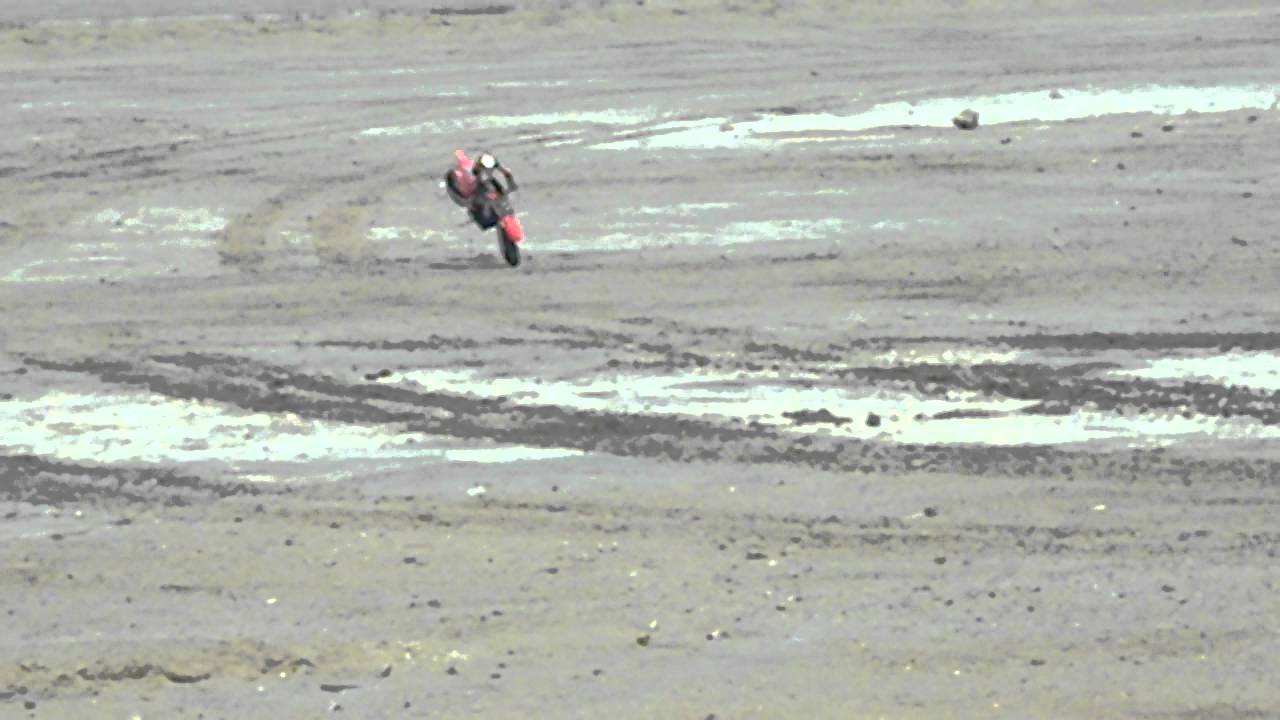 Nico Heyns and his RC Bike in Walvis (qrf 400) - YouTube