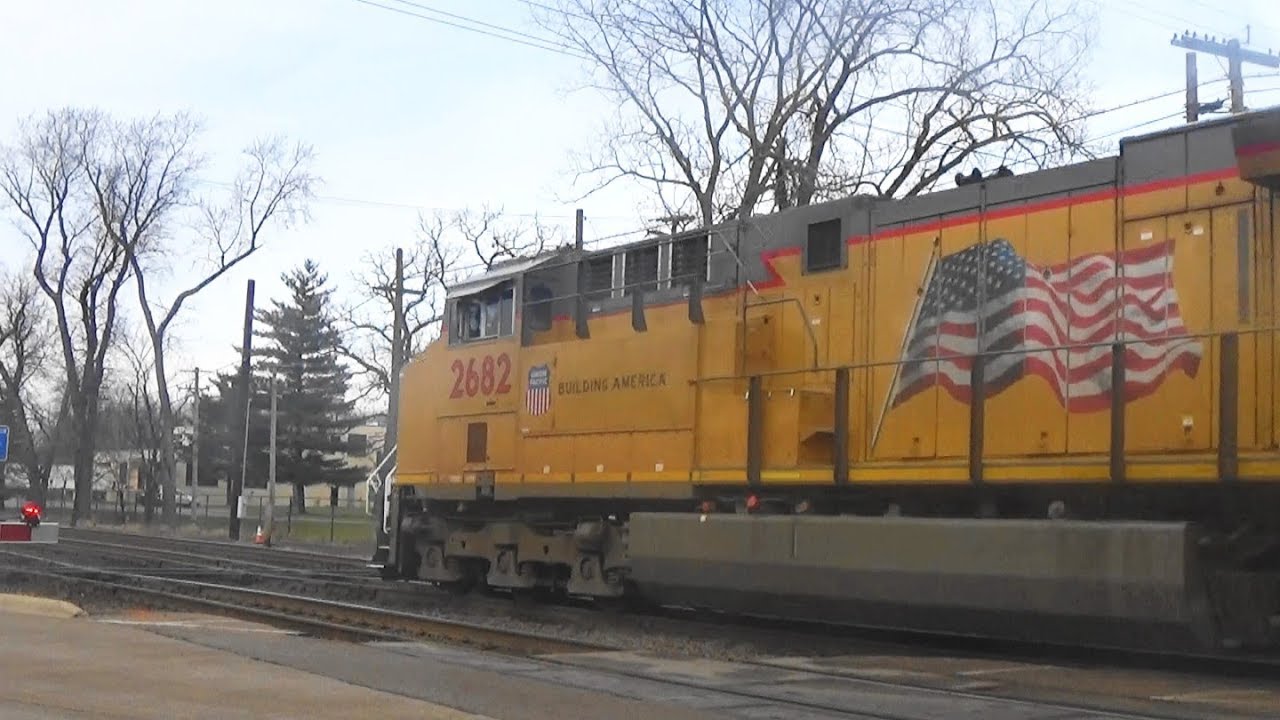 UP 2682- ET44AH Leads Vehicle Train w/ DPU, 12/19/17 - YouTube