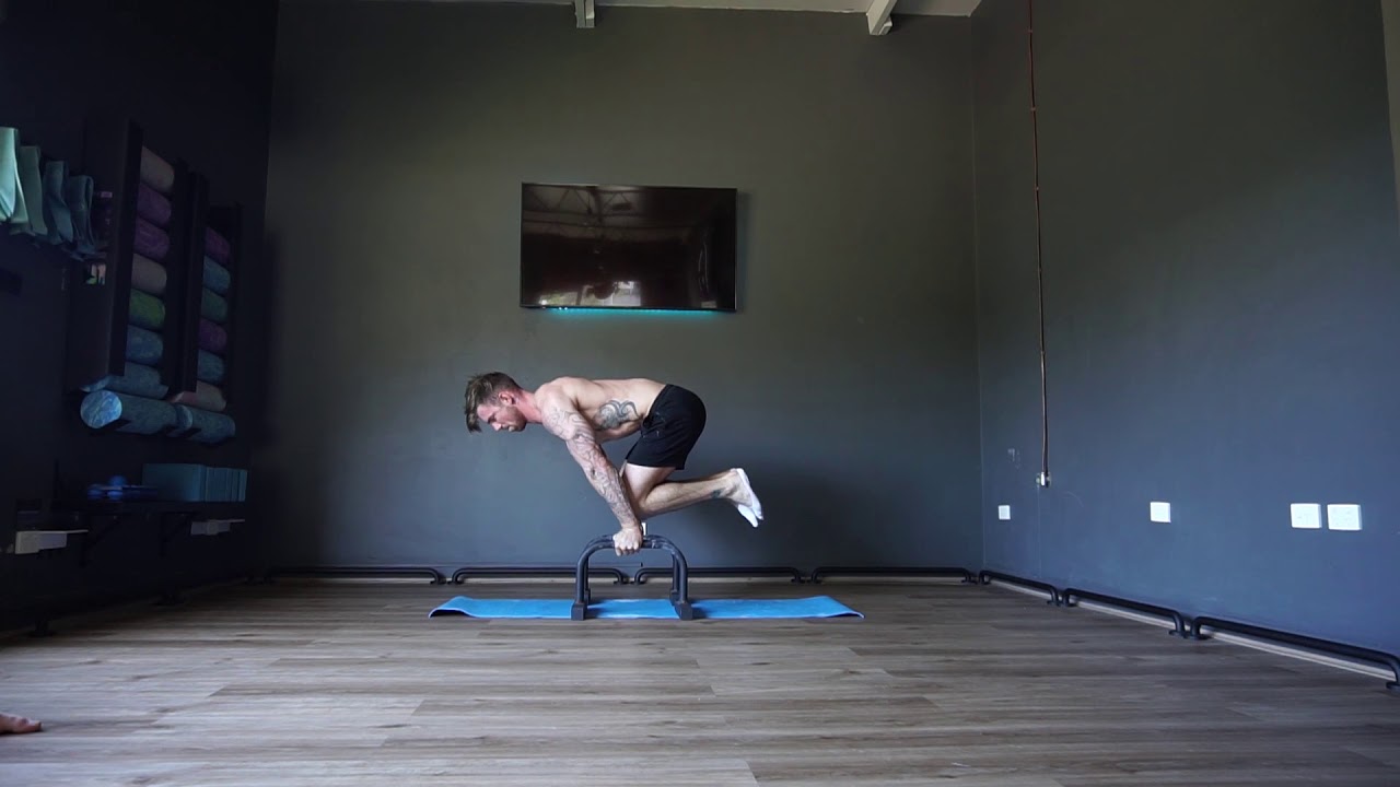 How to: 3sec Lsit tuck lsit tuck planche complex - YouTube