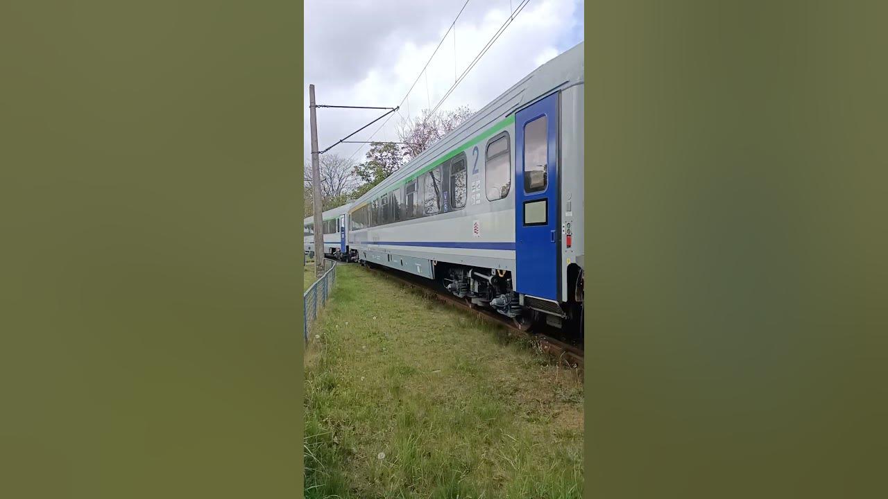 Wjazd SU4220-009 do Kołobrzegu #train #railway #shorts - YouTube
