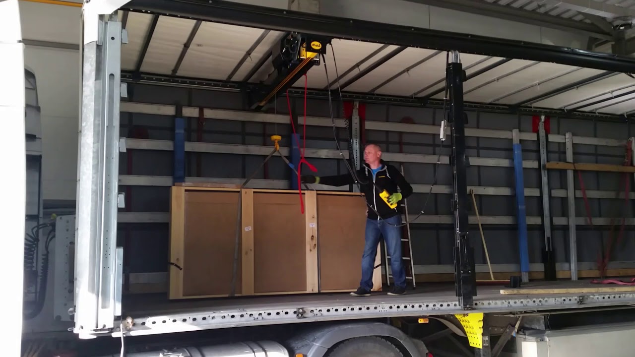 MAD EasyLoad loading crane for truck with trailer - YouTube