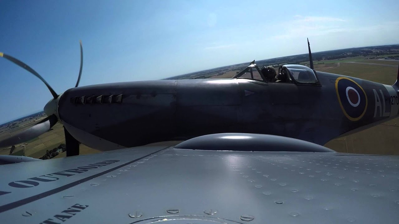 Spitfire takeoff on runway 15 at RNZAF Ohakea - YouTube