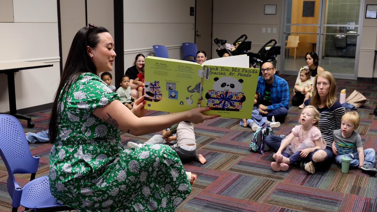 Bilingual Story Time/Hora de Cuentos Bilingües - YouTube