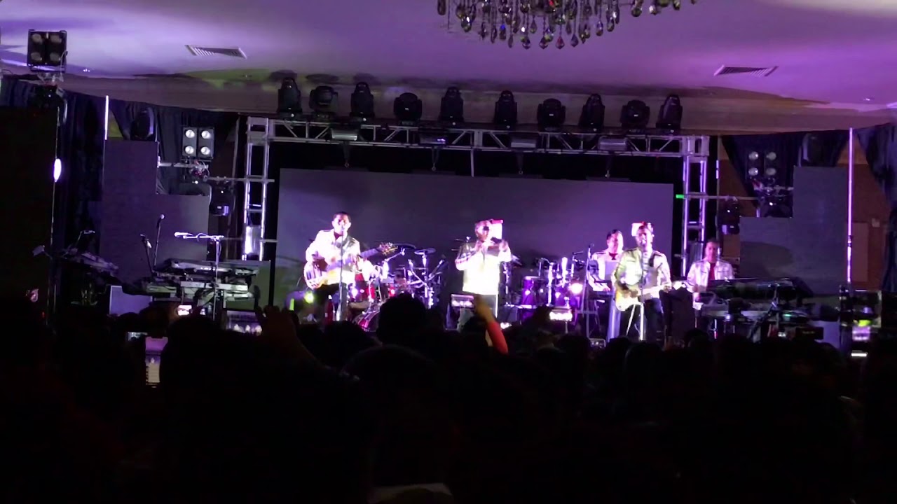 Caldo de Pollo (En Vivo) - Music Video by Grupo Mojado Internacional ...