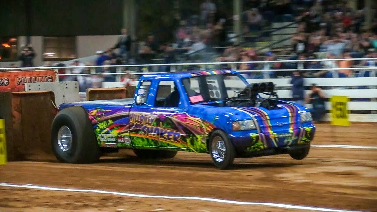2WD Trucks pulling at Ocala FL February 2 2019 - YouTube