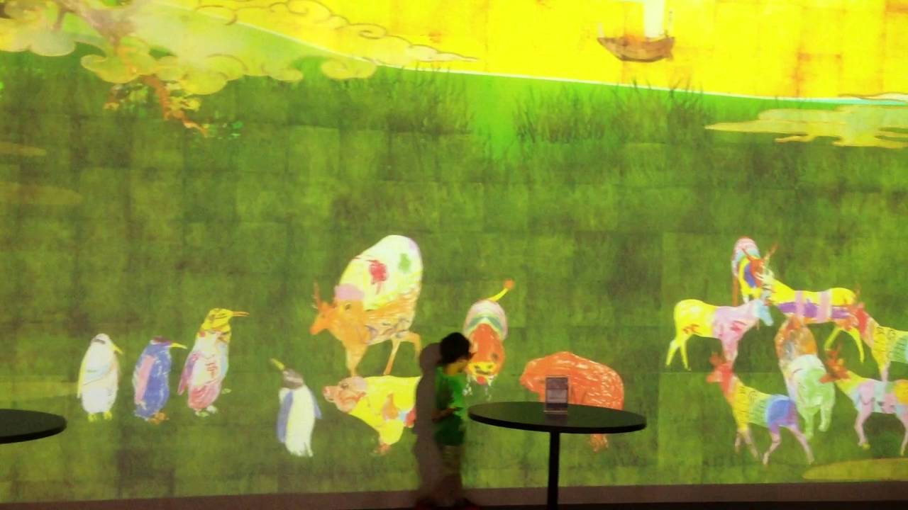 Moving 2-dimensional animals in a digital jungle in Japan - YouTube