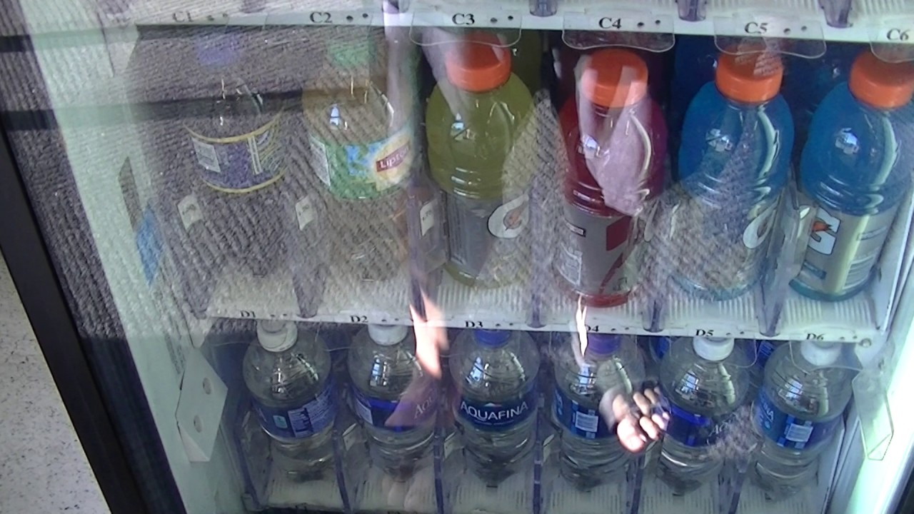 Dixie Narco Bevmax 1 Glass front Vending Machine @Winco - Moreno Valley ...