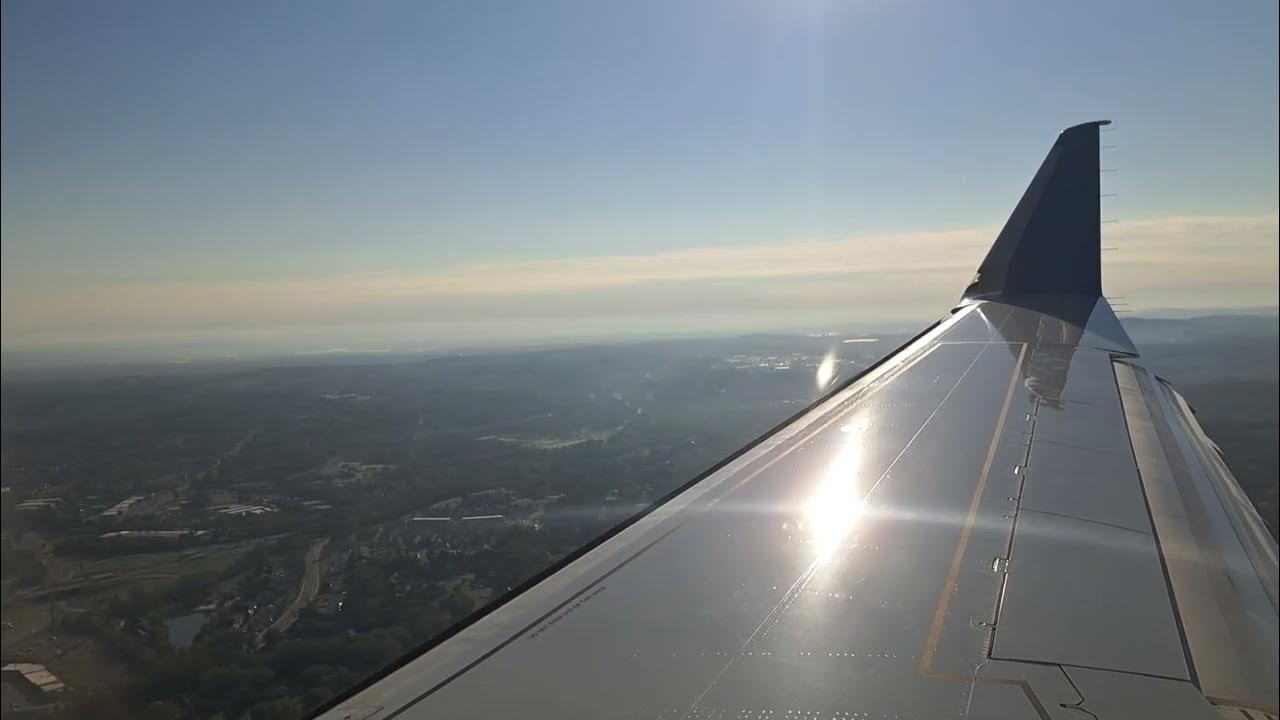 United Express Skywest E175 landing Nashville BNA runway 2C N85363 ...