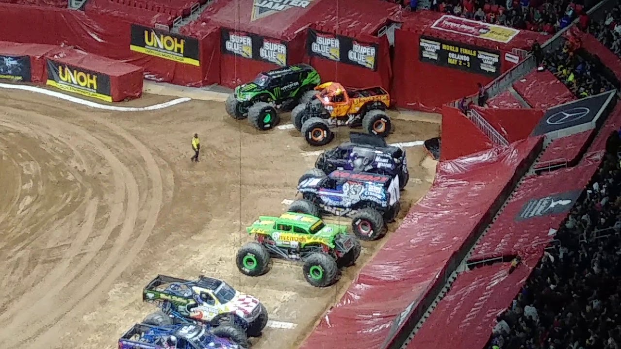 Monster truck show - YouTube