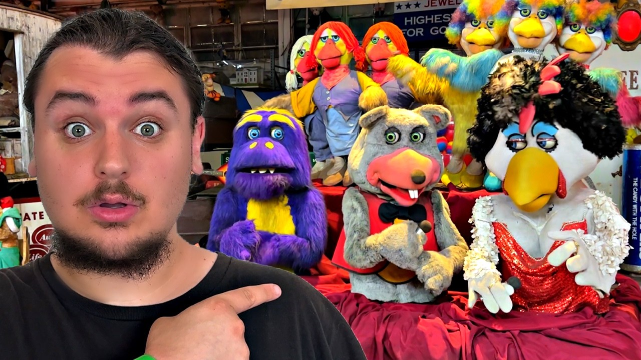 I Explored The World's Largest Animatronic Museum *Chuck E. Cheese ...