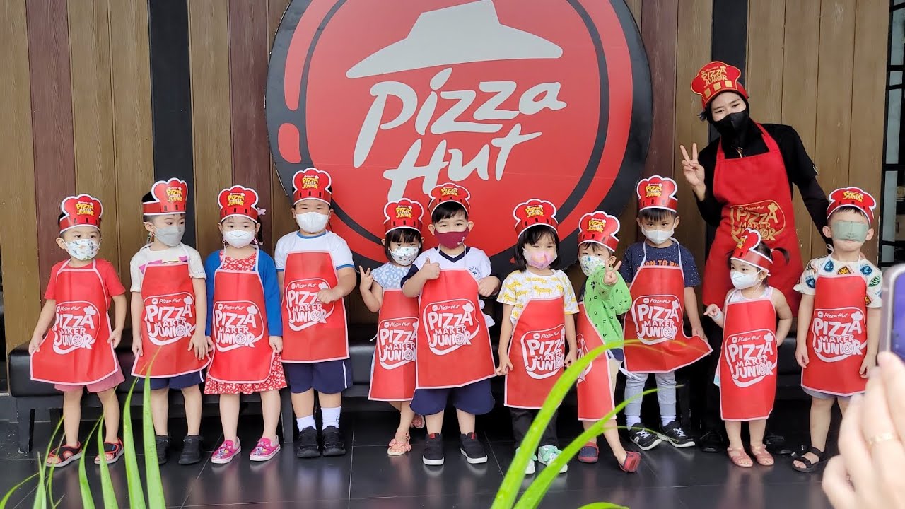 Funtime - making pizza with friends🍕 - YouTube