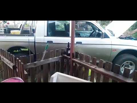 Mitsubishi Colt 3000i V6 valve bouncing - YouTube