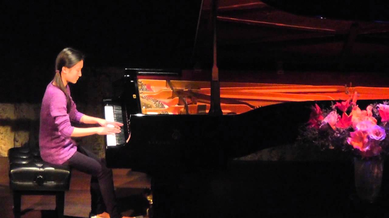 Sechs variationen by L. van Beethoven: performed by Sara Tjon - YouTube