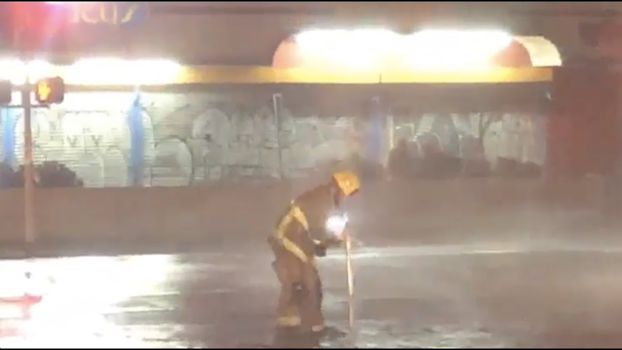 [LAFD] LAFD Responding to Reports of a Car Collision with Fire Hydrant ...