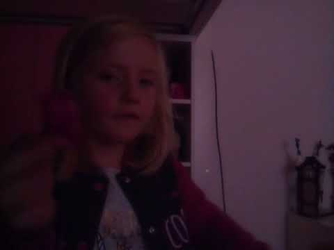 Isabella opens lol series 2 baby - YouTube