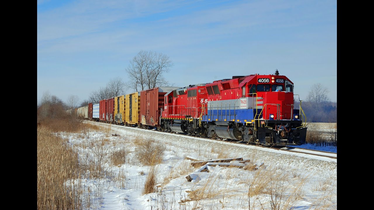 GP40X and SD40-2 in Run 8 - YouTube