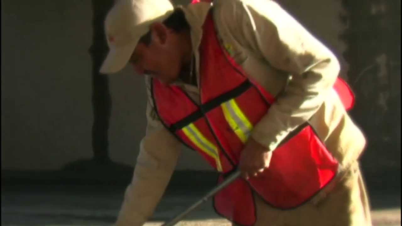 Arreglando las calles de Aguascalientes. - YouTube