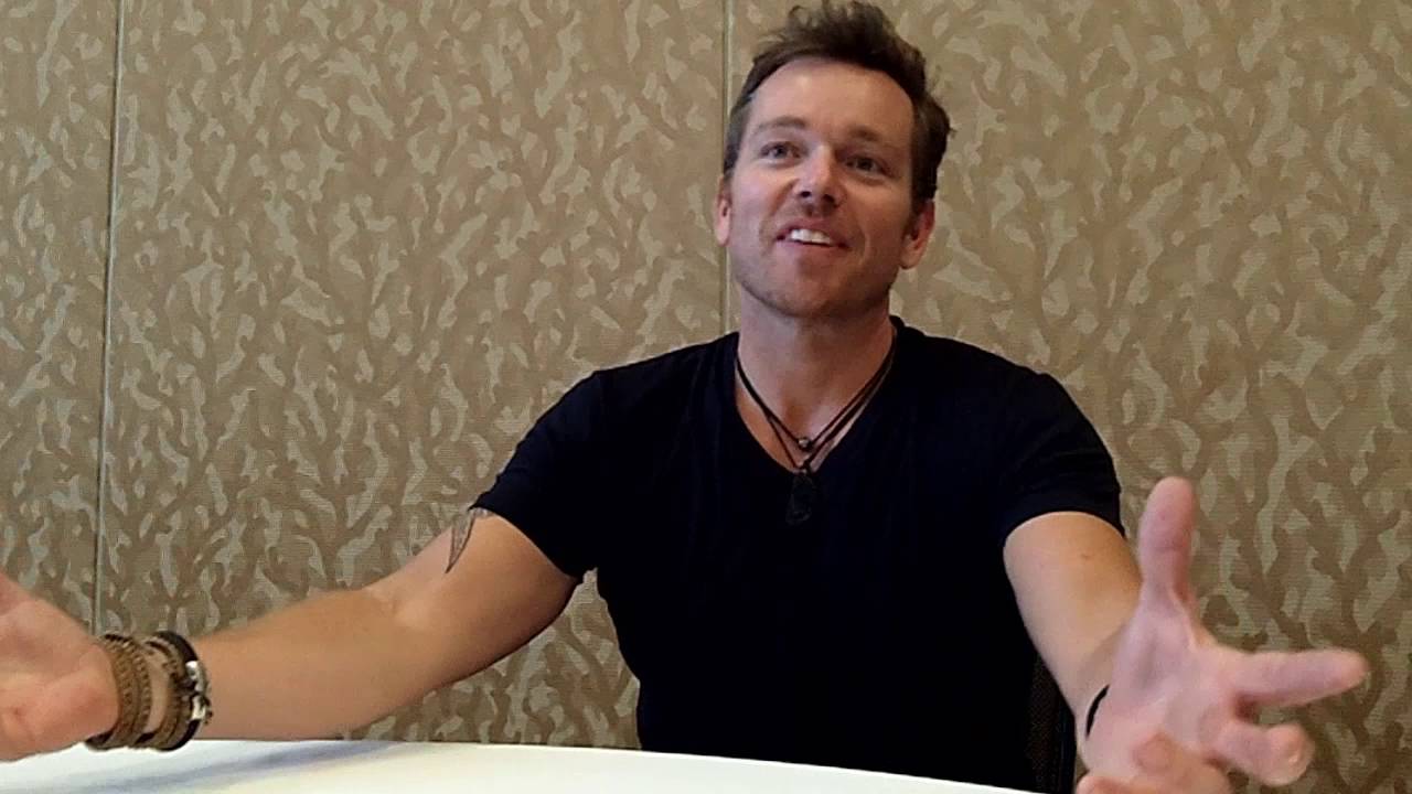 Interview With Jonathan Scarfe of Syfy's Van Helsing at Comic-Con 2016 ...