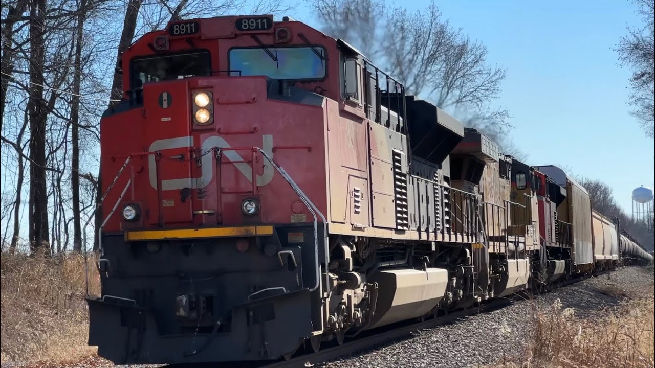 CN SD70M-2 8911 w/ Great K5LLA Leads Manifest - YouTube