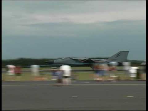 F 111 Airplane Flyby Fast & Low New Zealand 2001. - YouTube