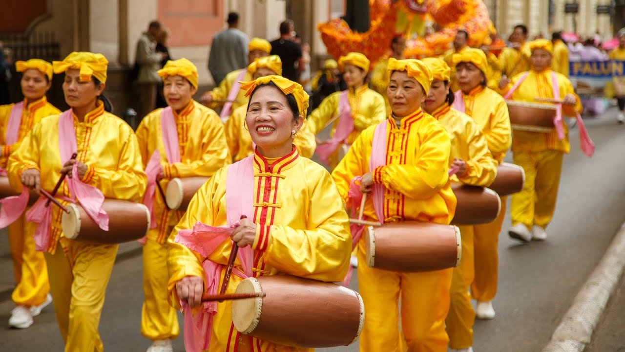 Mezinárodní oslavy Falun Dafa Day v Praze a Brně - cvičení, tradiční ...