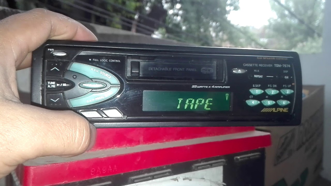 Alpine TDM-7574 - YouTube