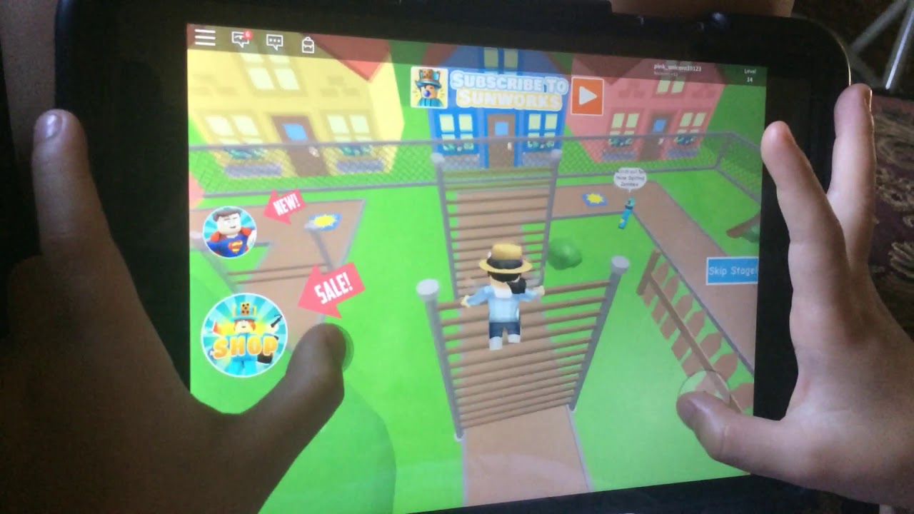 4 year old playing Roblox - YouTube