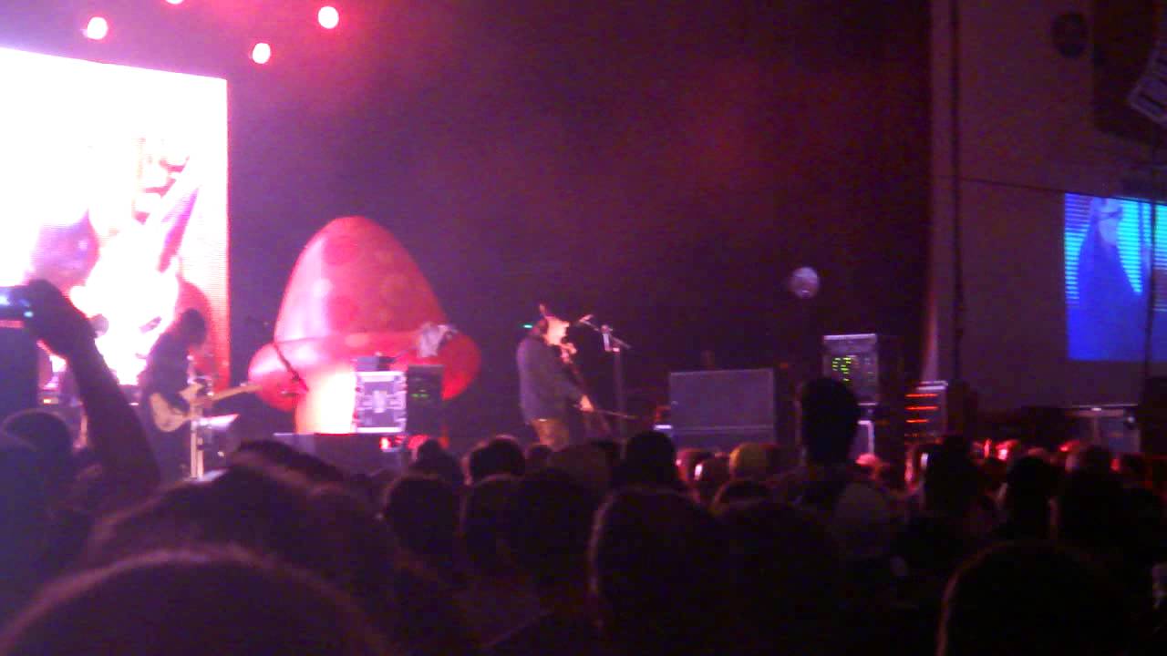 Primus: "Mr. Krinkle", Boston, Blue Hills Pavilion, 7-25-15 - YouTube