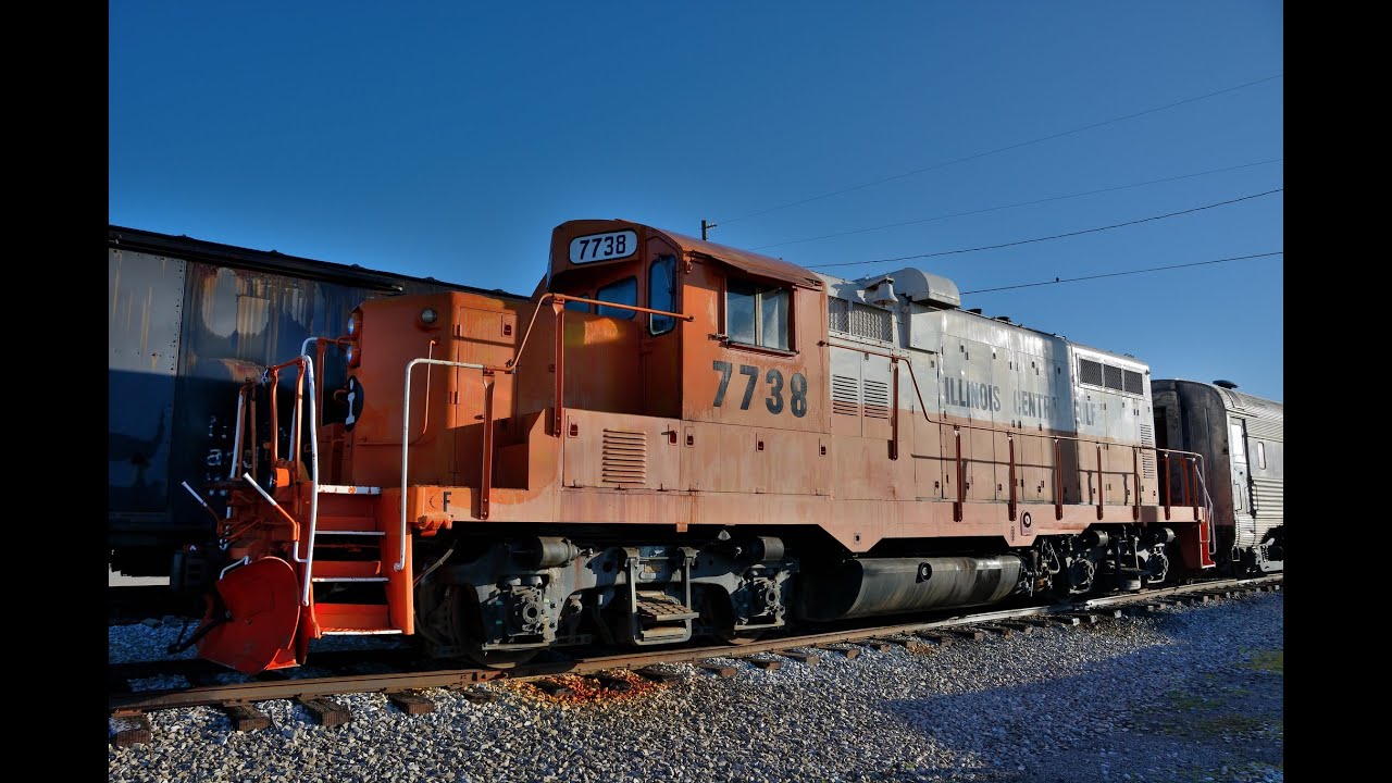 Switching cars at the Bluegrass Railroad Museum - YouTube