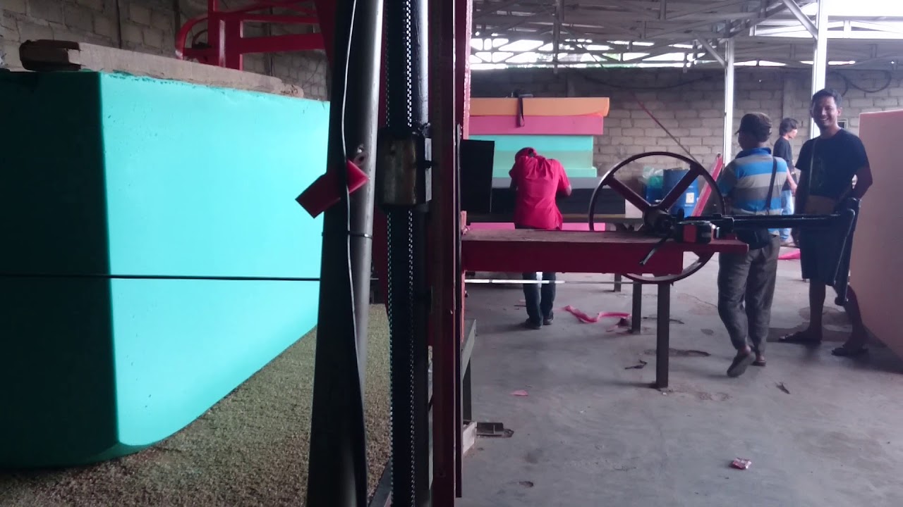 Handmade mesin potong busa - YouTube