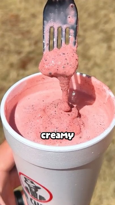 what the *NEW* Oreo Red Velvet Milkshake looks like - YouTube