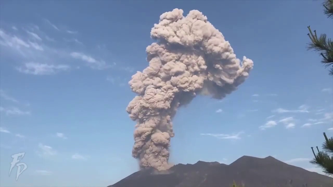 Sakurajima Volcano eruption and Explosion in Japan 2020 - YouTube