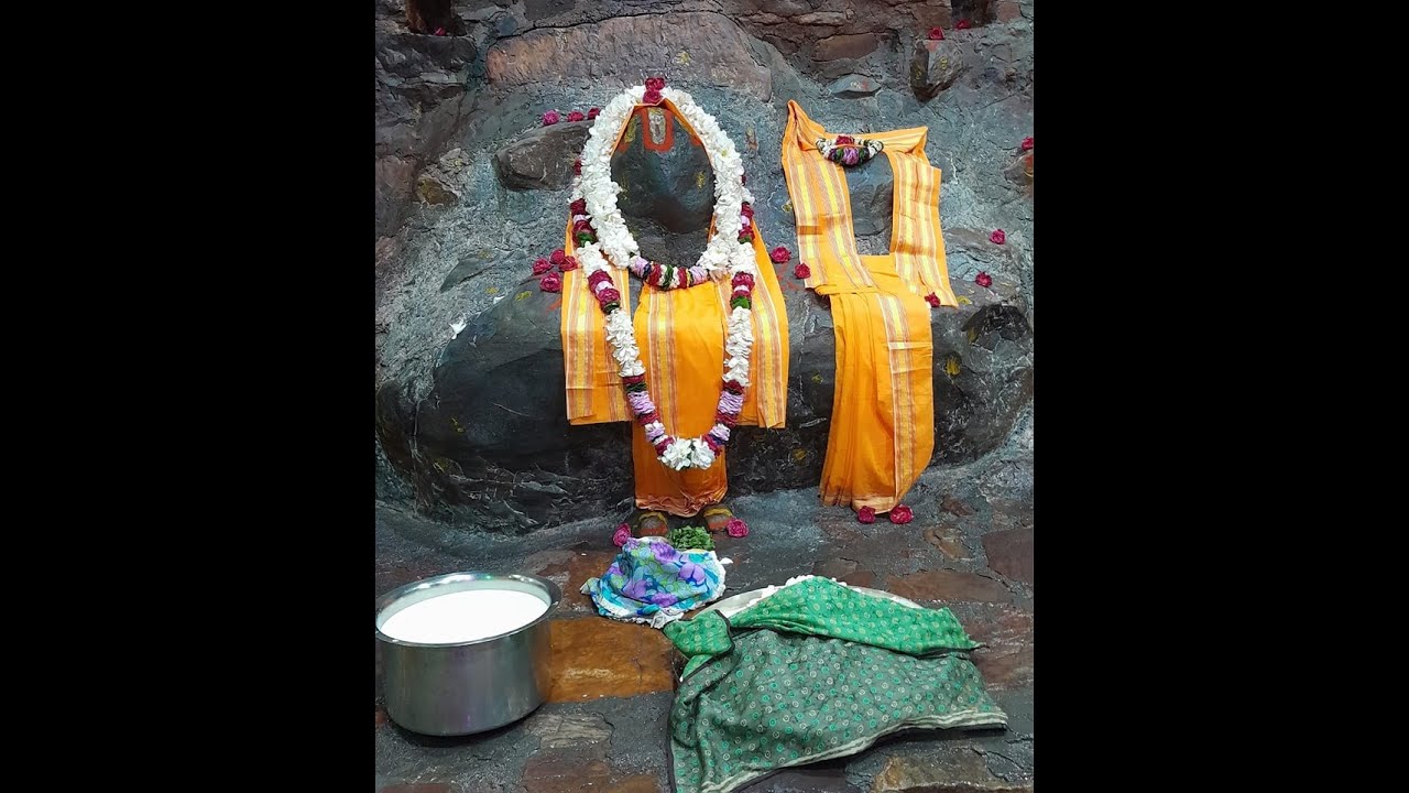 Divine Mangla Aarti Darshan of Giriraj Mukharvind in Jatipura 🌹 श्री ...
