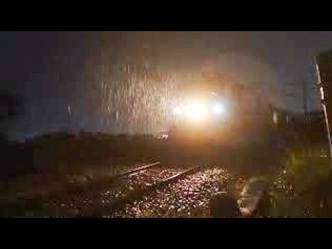 Kaveri Express Train (16022) in heavy rain| TRAIN WORLD | SUPR WORLD ...