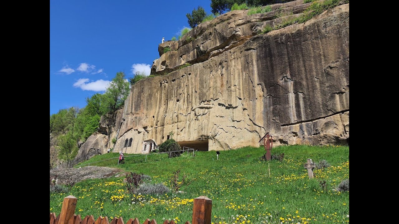 Manastirea Corbii de Piatra judetul Arges satul Jgheaburi, comuna Corbi ...
